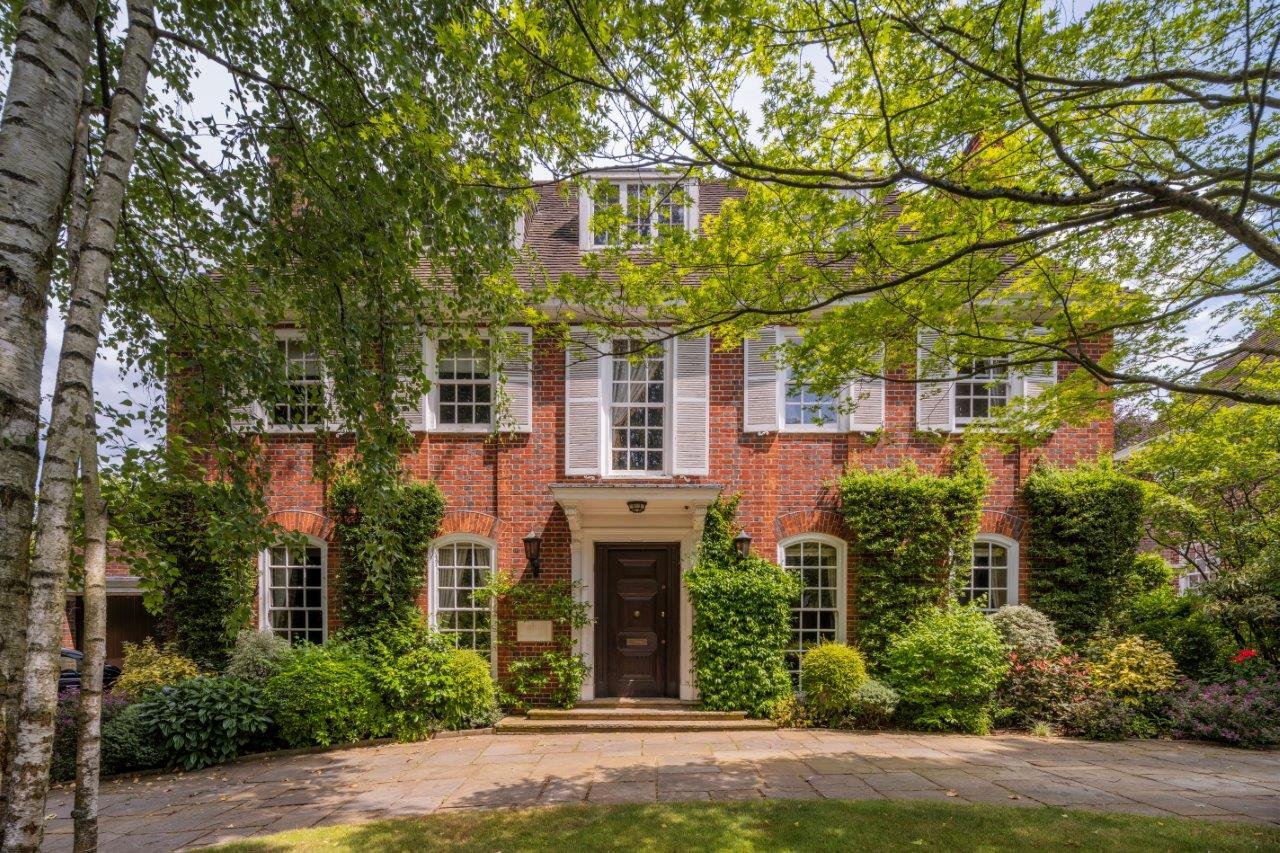 Detached House for sale in Hampstead Garden Suburb.
